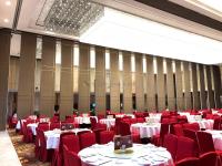 China WiigHirshman Soundproof Folding Partition Wall 2000-6000mm Height Class A Fire Rating Double Seal Rubber for sale