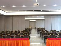 China Movable Conference Room Partitions with Aluminum Frame and Fabric Surface - 5-Year Warranty, Custom Sizes for sale