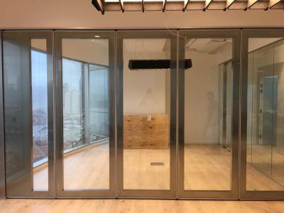 China Movable Aluminum Alloy Glass Partition Walls - 85mm & 100mm Thickness Options for Office & Commercial Spaces for sale