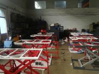 China Pneumatic Working Table 125kg Capacity 350-850mm Height Adjustable Sofa Assembly Line for sale