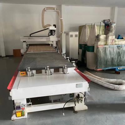 China Servo Motor 12kw HSD Shaft 30m/Min CNC Sofa Cutting Machine for sale