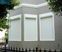China Vertical 2mm 4500PA Wind Load External Window Shutters for sale