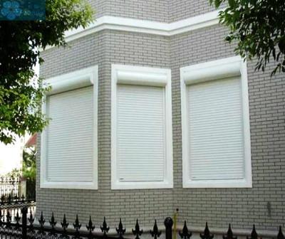 China Vertical 2mm 4500PA Wind Load External Window Shutters for sale