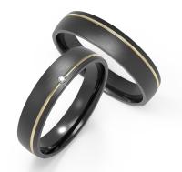 China Exclusive Fashion Trend: Matte Black Titanium Ring Set with Zircon and IP Gold Finish, Offering Unparalleled Customization for sale