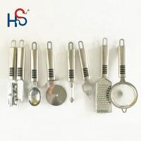 China Kitchen Gadgets Stainless Steel Garlic Press Crusher Sustainable Utensils for Cooking for sale