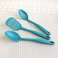 China Modern Nylon Handle Ladle Utensil for Serving Soup Sauce Minestra and Pasta Design Black for sale