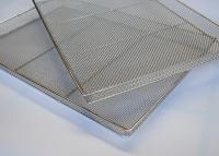 China Baking Serving Drying 40cm Wire Mesh Tray With Handle for sale