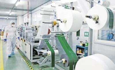 China Inner Earloop Folding N95 Face Mask Making Machine 40-60 pcs/min Capacity with 4.5KW Ultrasonic System for sale