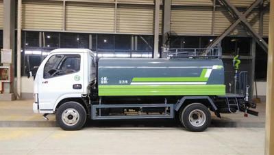China 5 CBM Water Hauling Truck 2870CC Dongfeng 4x2 Carbon Steel Tank Truck for sale