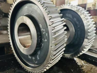 China Professional and Industrial Manual Truck Gears with Heat Treatment Carburizing Quenching Hardness -45 HRC for sale