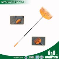 China Telescopic Aluminium Handle Plastic Garden Rake for Easy Leaf and Debris Collection for sale