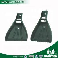 China Plastic Leaf Scoops and Hand-Held Rake Set Perfect for Leaf Cleaning Tine Length 3in for sale