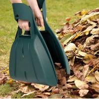 China Plastic Leaf Scoops and Hand-Held Rake Set Perfect for Leaf Cleaning Tine Length 3in for sale