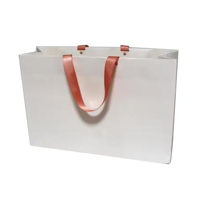 China RecyclableLuxury Paper Gift Bag Packaging Shopping Bag With Ribbon Handle for sale