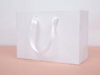 China Luxury Kraft Paper Shopping Bag Packaging Biodegradable Kraft Paper Handbag for sale