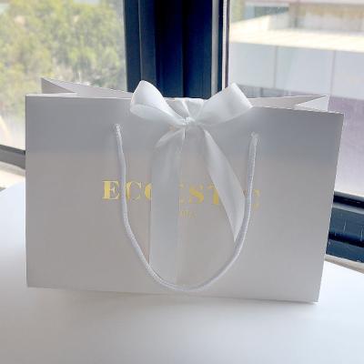China Custom White Luxury Biodegradable Paper Gift Bag Handmade Ribbon Accessory For Small Businesses Supermarket Promotions for sale