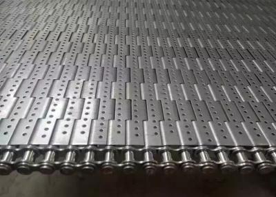 China Stainless Steel Chain Plate Link Conveyor Wire Mesh Belt with Baffle for Bottles and Cans Conveying for sale