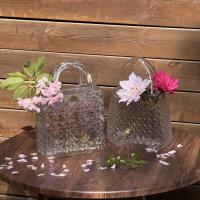 China Hand-Blown Diamond Pattern Glass Handbag Vase - Versatile Decorative Centerpiece for Home & Wedding Decor for sale