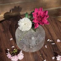 China Handcrafted Textured Glass Vase with Unique Funnel Design for Sturdy & Functional Floral Displays for sale