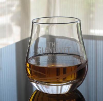 China Old Fashioned Round Handmade Whiskey Glass With Heavey Base for sale