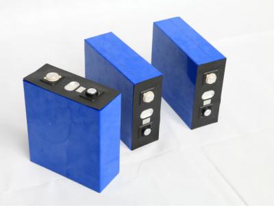 China Lithium Golf Cart Batteries 3.2Volt 100Ah Fast Recharge High Energy Density for sale