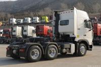 China Sinotruk HOWO T7H 440 HP 6X4 Dangerous Goods Tractor Truck Head with ESC and 10 Tires for sale