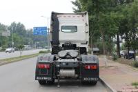 China 4X2 Left Hand Driving Sinotruk HOWO T7H 440HP LNG Tractor Truck with 16 Forward Shift for sale