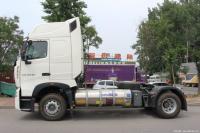 China 4X2 Left Hand Driving Sinotruk HOWO T7H 440HP LNG Tractor Truck with 16 Forward Shift for sale