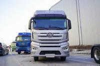 China FAW Jiefang J7 Heavy Truck 560HP 6X4 Large Traction Truck Head with Multimedia System for sale