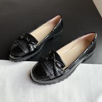 China Flat Shoes Women Tassel Loafers Shoes Casual Shoes Footwear Leather Shoes Soft for sale