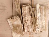 China Hainan Chinese Agarwood Incense Powder Natural Logs White Agarwood Slices for sale