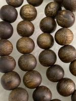 China Natural Agarwood Beads Crafted for Meditation and Spiritual Featuring Smooth Texture Long Lasting Aroma and Elegant Appearance for sale