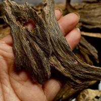 China Pure OUD Agarwood resin and wood pieces ideal for manufacturing luxury perfume incense and traditional aromatic blends for sale