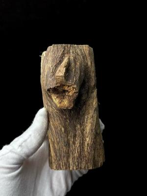 China Natural OUD Agarwood raw resin and wood ideal for cosmetic industry and traditional aromatic medicine applications for sale
