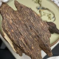 China Natural OUD Agarwood resin rich wood pieces and oil extracts perfect for luxury fragrance creation and aromatic product for sale