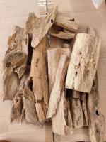 China Authentic OUD Agarwood aromatic resin perfect for in luxury perfume formulations and traditional scent products for sale