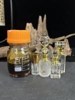 China Ancient Water Distilled Natural Insect Eye Agarwood Oil for sale