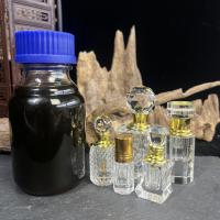 China Ancient Water Distilled Fire Eye Slice Agarwood Oil for sale