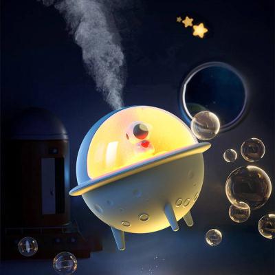 China Creative Planet Space Man 250ML Ultrasonic Humidifier With Romantic Warm Light for sale