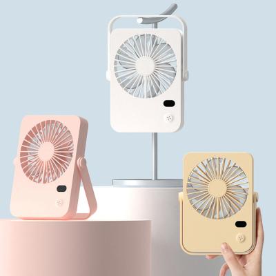 China Misting Lightweight Portable Table Fan 1200mAh Battery Brushless Motor For Quiet Cooling for sale