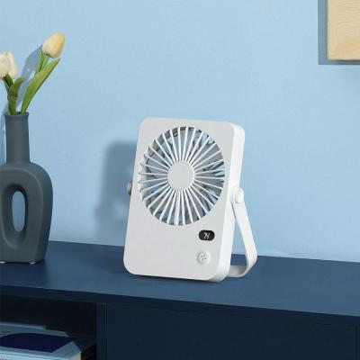 China Quiet Cooling Electric Misting Portable Desk Fan With Adjustable Angle Home Office Hotel for sale