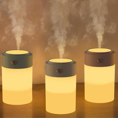 China Color Changing Ultrasonic USB Humidifier Silent Operation Car Portable Humidifier CE FCC RoHS for sale
