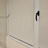 China Bedroom Vertical Honeycomb Blinds , Motorized Up And Down Day And Night Cellular Shades for sale