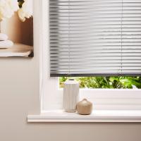 China Deluxe Configuration Drilling Hardware Living Room Electric Horizontal Blinds for sale
