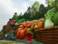 China Cute Fruits And Vegetables Topiary Sculpture , Outdoor Garden Sculpture Colorful for sale