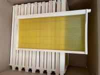 China Cedar Wood Bee Hive Foundation Frames For Apiary Honey Farming OEM for sale