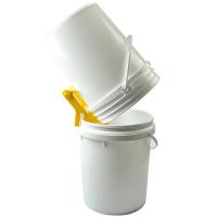 China Plastic Honey Harvesting Tools , Honey Bucket Holder For Honey Extractor for sale