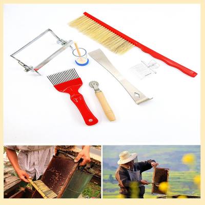China Beekeeping tools/utensils Beekeeping 7-piece set of scraper bee-sweeping needle knife lift spleen clip king cage embeddi for sale