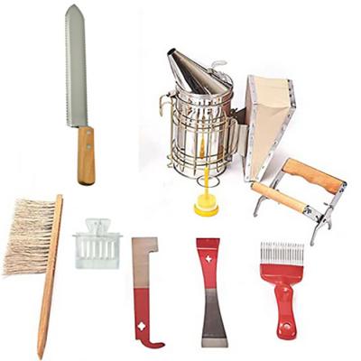 China Beekeeping Tools Beeware Wholesale Honey Cutter Spleen Lifting Clip Bee Brush Marking Bottle King Catcher Clip for sale