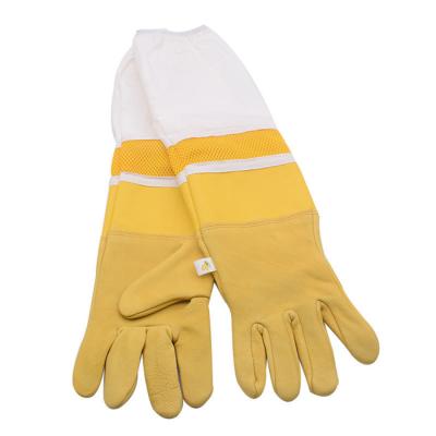 China Sting Proof Beekeeping Gloves Breathable Yellow Sheepskin Material for sale